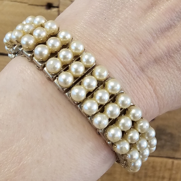 Vintage | Jewelry | Vintage 6s Ivory Three Row Fauxpearl Expansion ...